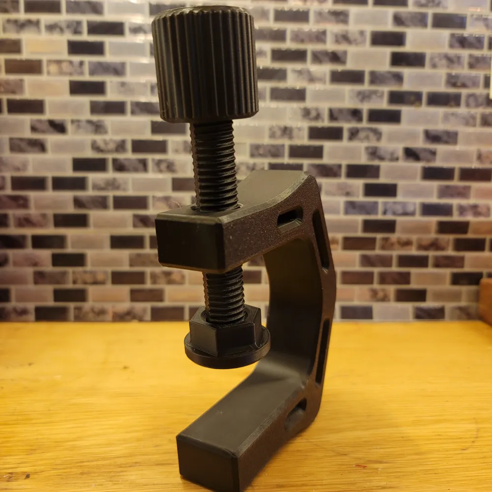 Simple Strong Clamp by Youbobblue - MakerWorld