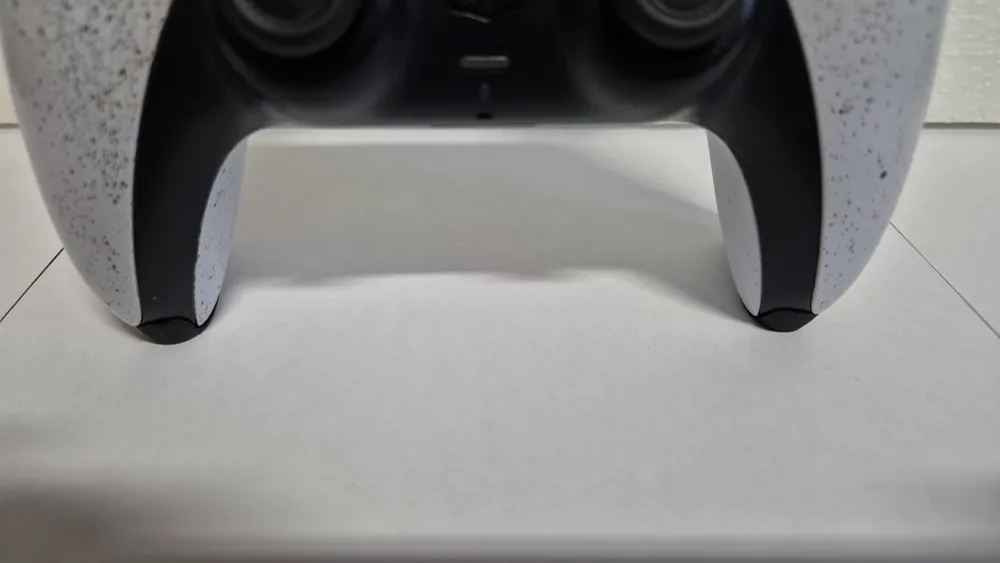 Invisible PS5 Controller Stand / Holder Remixed by ONI.FORGE MakerWorld ...