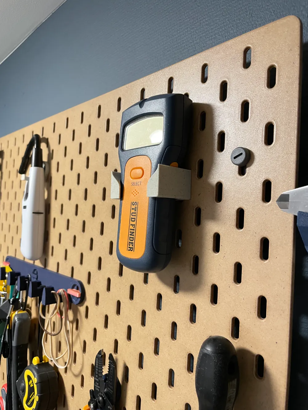 IKEA Skadis/ Skådis Stud Finder Holder- T Clips by ZEE SOLO - MakerWorld