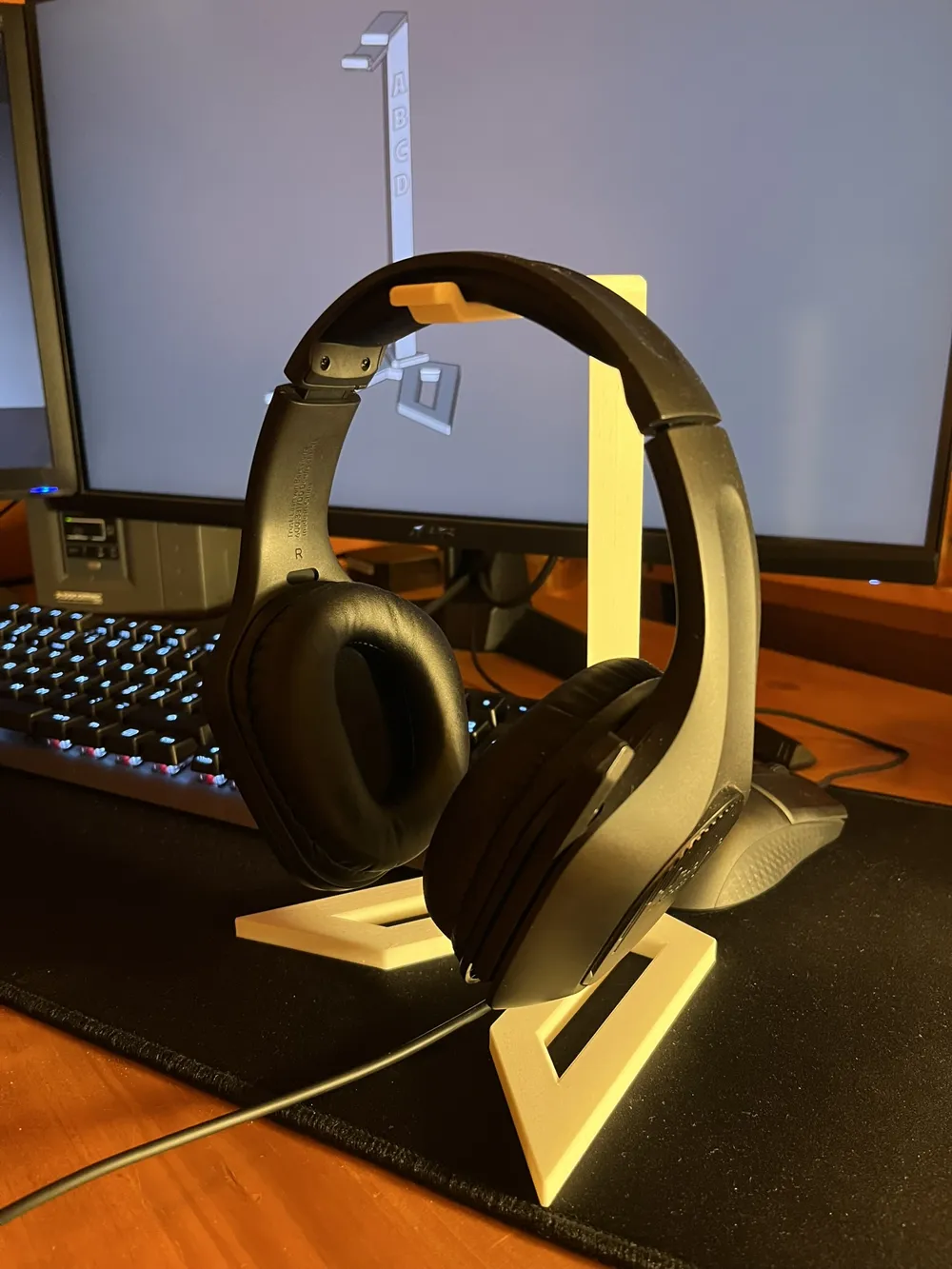 HEADPHONE STAND - Free 3D Print Model - MakerWorld
