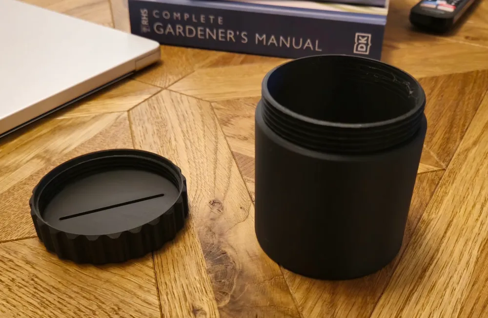 Safety Razor Blade Disposal Bin with Screw Lid by Joshua3D - MakerWorld