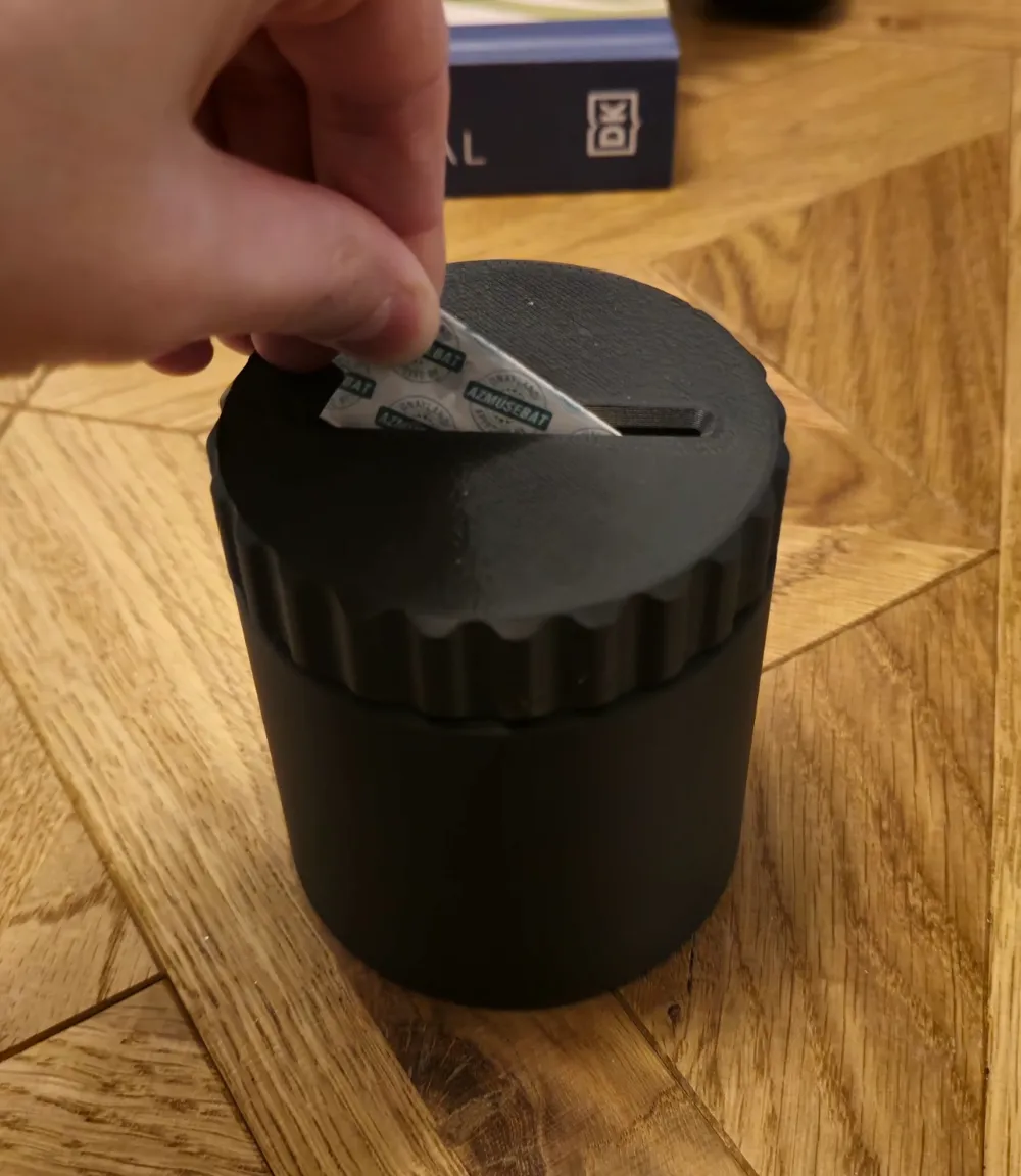 Safety Razor Blade Disposal Bin with Screw Lid by Joshua3D - MakerWorld