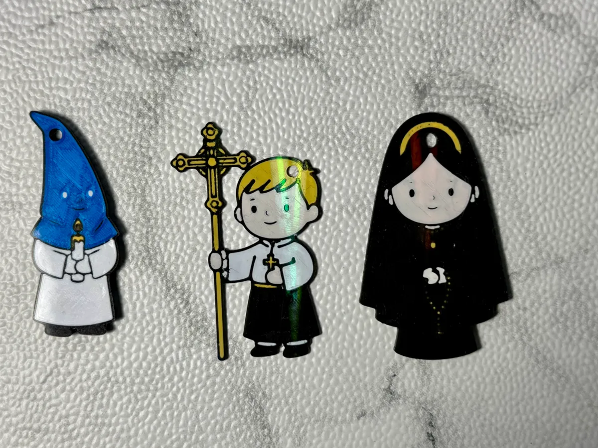 Mantilla Woman Keychain – Holy Week - Free 3D Print Model - MakerWorld