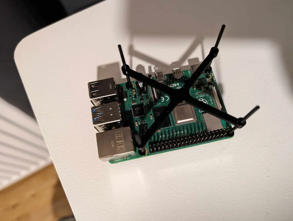 Raspberry Pi 4 stand - low weight and expandable by Jiwestam - MakerWorld