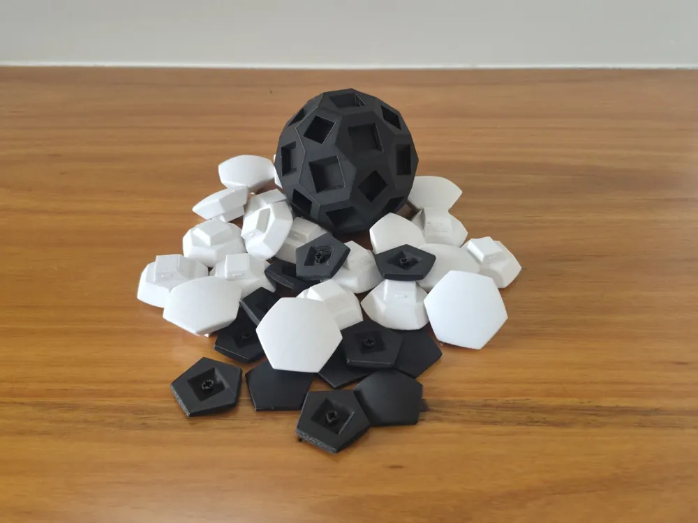 Soccer Ball/Football Fidget Clicker - Free 3D Print Model - MakerWorld