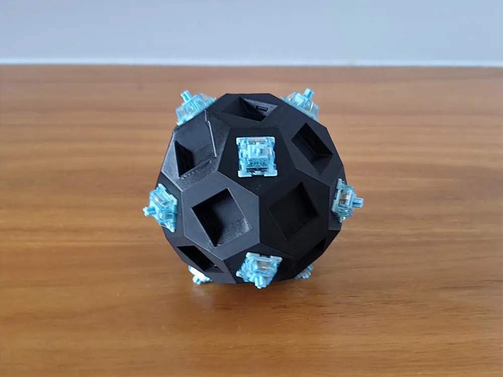 Soccer Ball/Football Fidget Clicker - Free 3D Print Model - MakerWorld