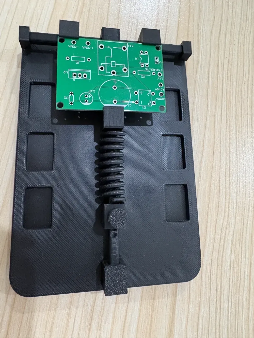 Soldering Circuit Board Fixture by user_382757822 - MakerWorld