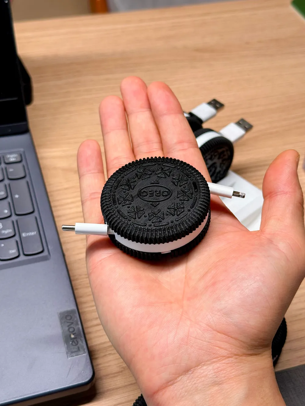 Oreo Cable Winder, 27g fully disassembled! Makes a great desk ornament ...