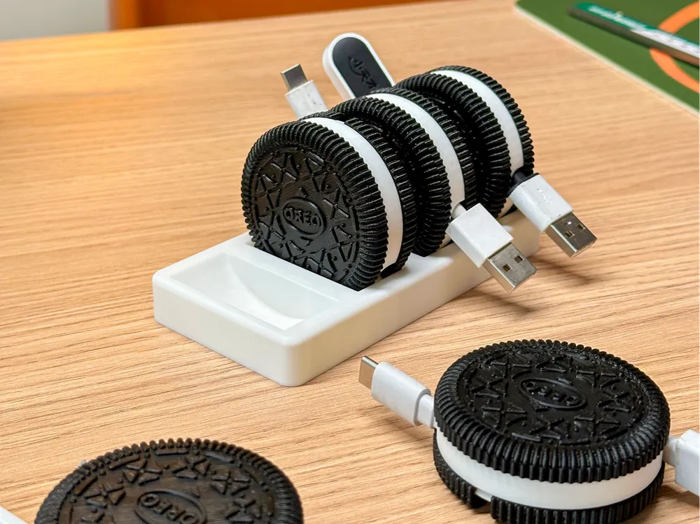 Oreo Cable Winder, 27g fully disassembled! Makes a great desk ornament ...