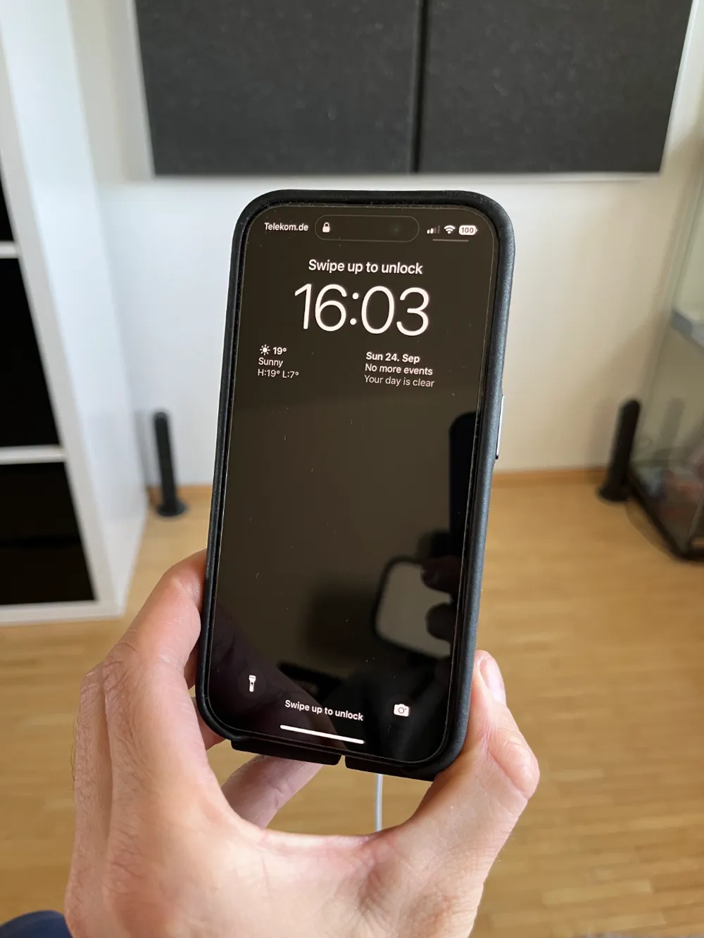 iPhone Magsafe Stand fits iPhone 15 Pro by Oliver1 - MakerWorld