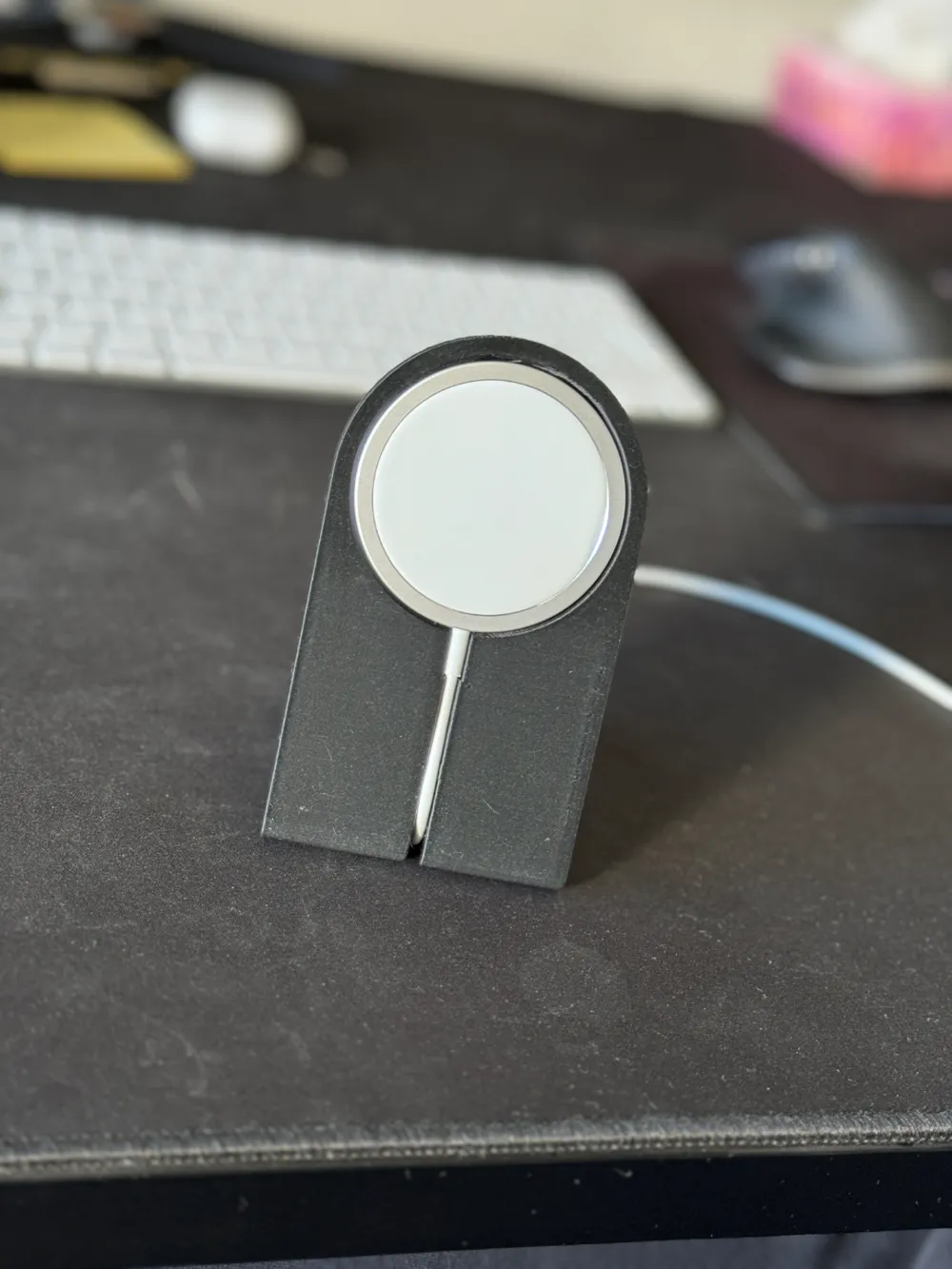 iPhone Magsafe Stand fits iPhone 15 Pro by Oliver1 - MakerWorld