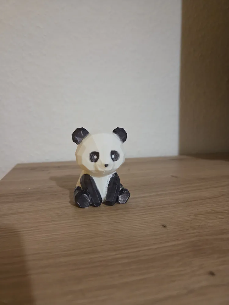 Niedrigpolygonaler Panda – Kostenloses 3D-Druckmodell – MakerWorld