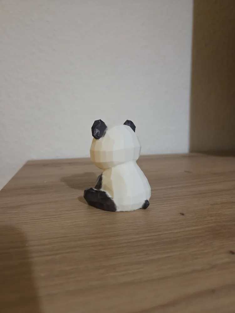 Niedrigpolygonaler Panda – Kostenloses 3D-Druckmodell – MakerWorld