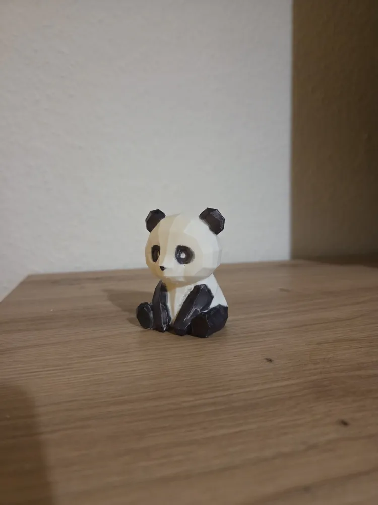 Niedrigpolygonaler Panda – Kostenloses 3D-Druckmodell – MakerWorld