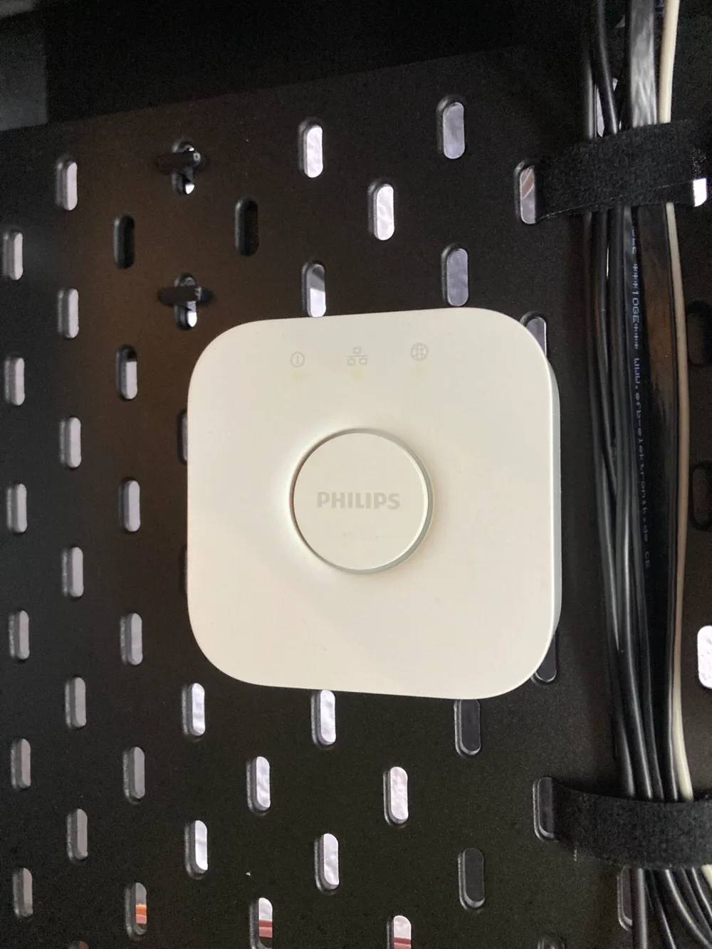 Skadis T-Clip Philips Hue Bridge Holder by rumg3drucke MakerWorld ...