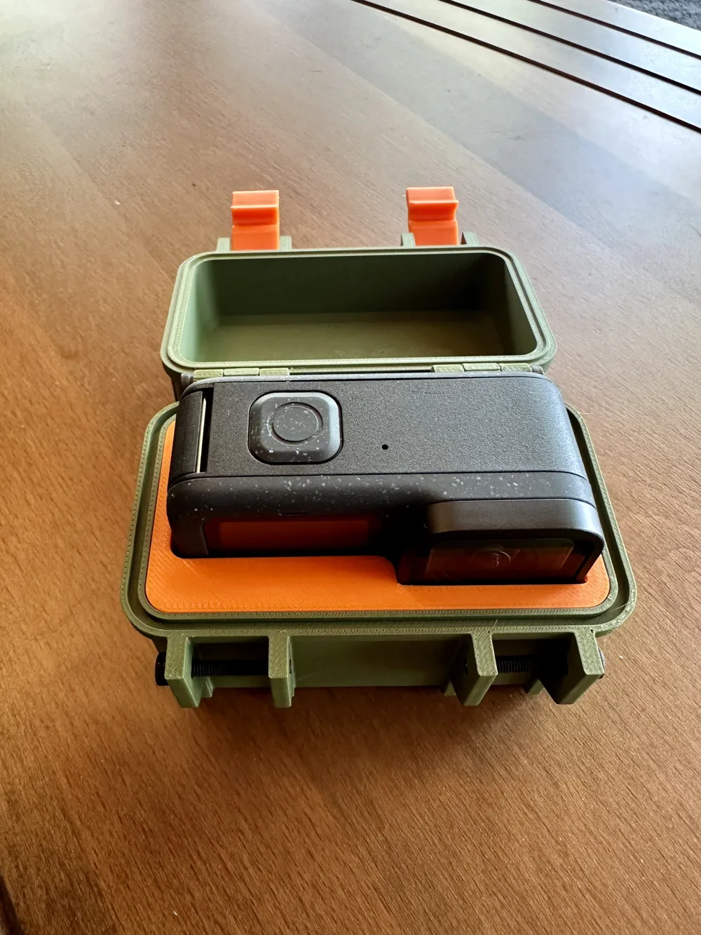 GoPro case with logo lid and inset - Free 3D Print Model - MakerWorld