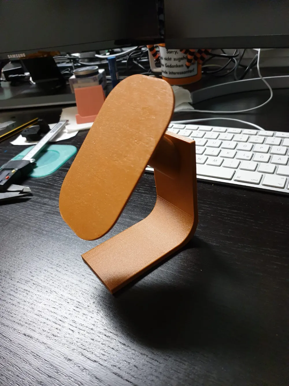 iPhone Stand MacSafe with Magnets by Lacsap3D - MakerWorld