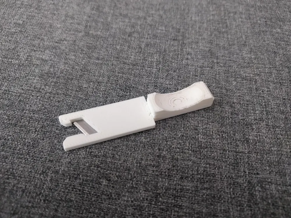 Filament cutter (only 18mm snap off blade needed) by JeEk - MakerWorld