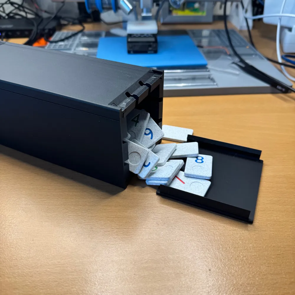 Multifunctional RummiKub Stand (assembles to Box!) - Free 3D Print ...