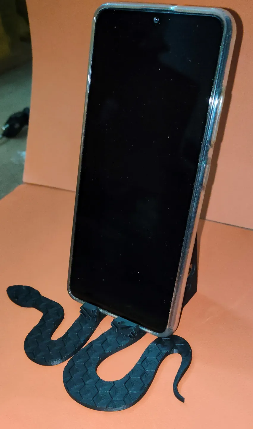 Snake Phone Stand by Claudiocristal - MakerWorld