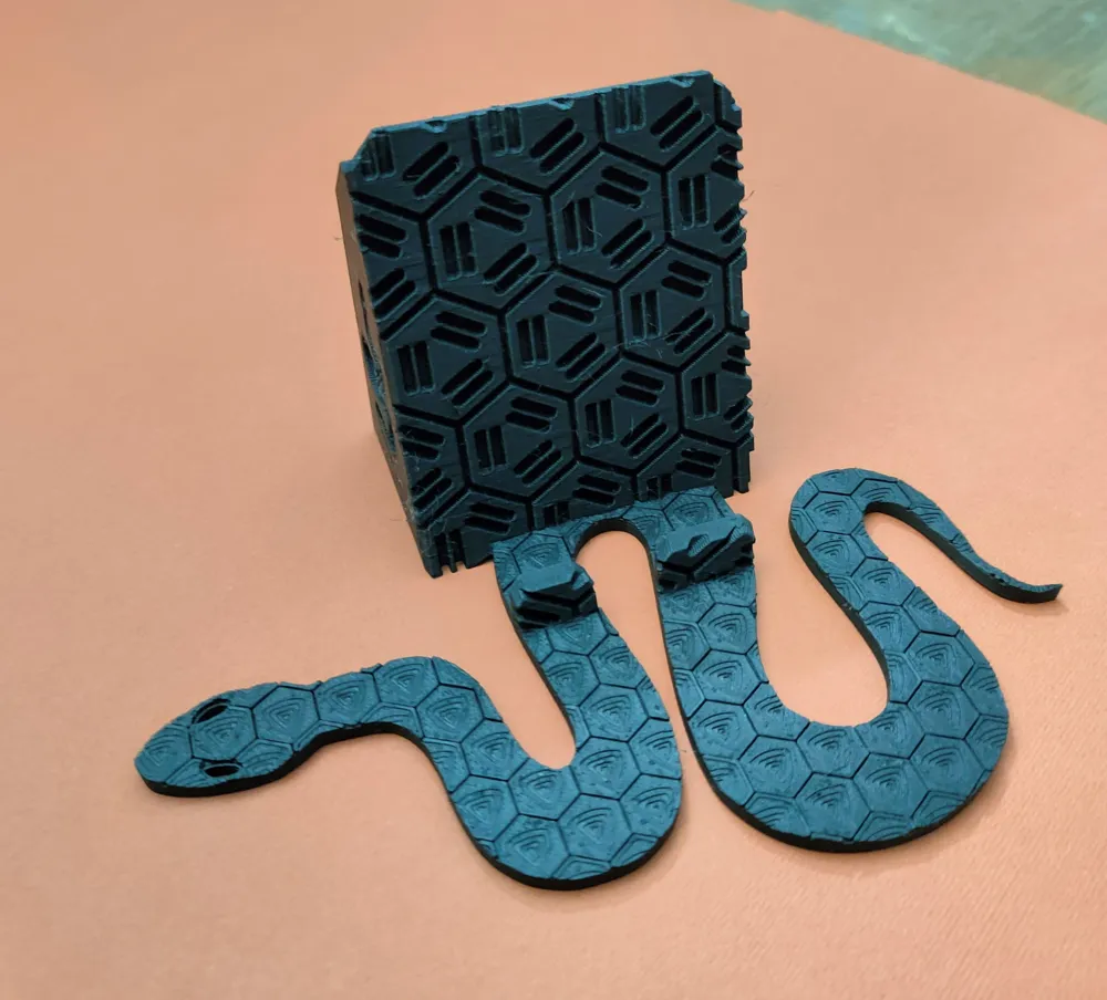 Snake Phone Stand by Claudiocristal - MakerWorld