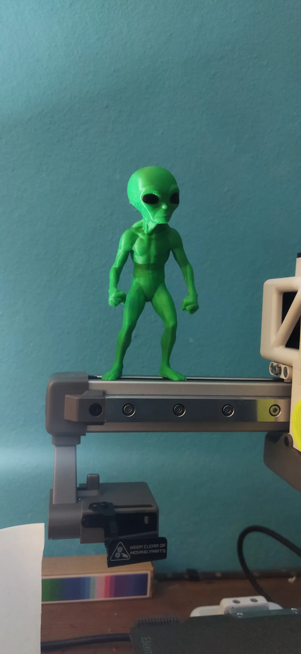 Alien Grumpy Standing Ground by MiguelJasus MakerWorld: Download Free ...