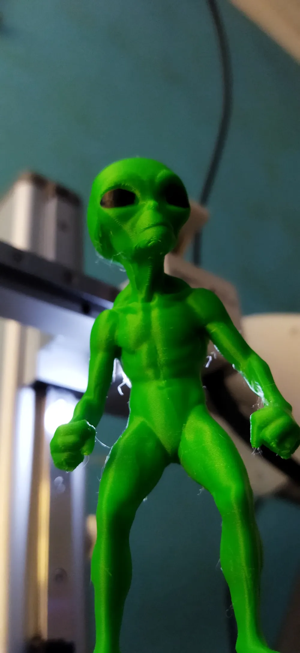 Alien Grumpy Standing Ground by MiguelJasus MakerWorld: Download Free ...