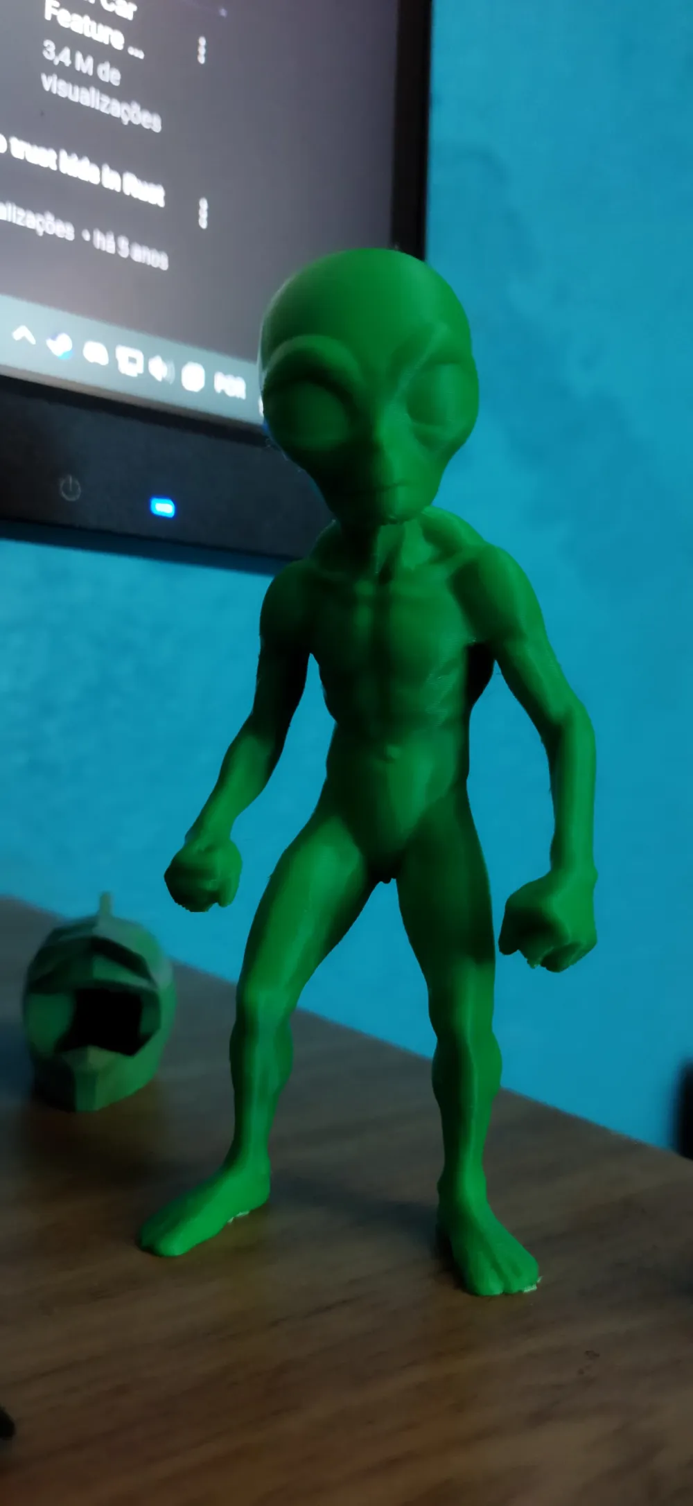 Alien Grumpy Standing Ground by MiguelJasus MakerWorld: Download Free ...