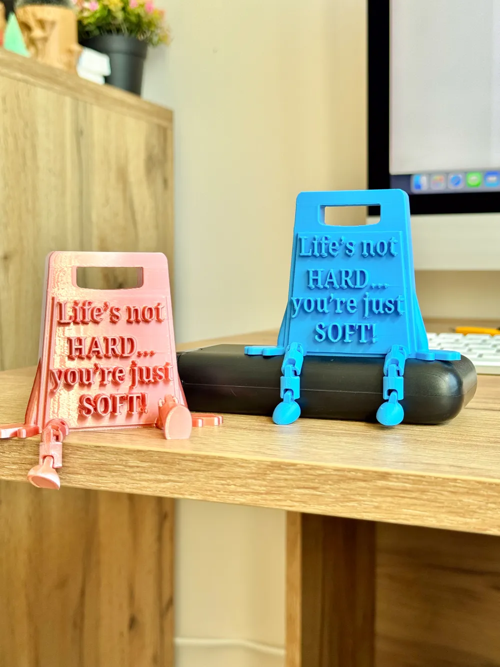 Funny Articulated Sign Buddy - Free 3D Print Model - MakerWorld