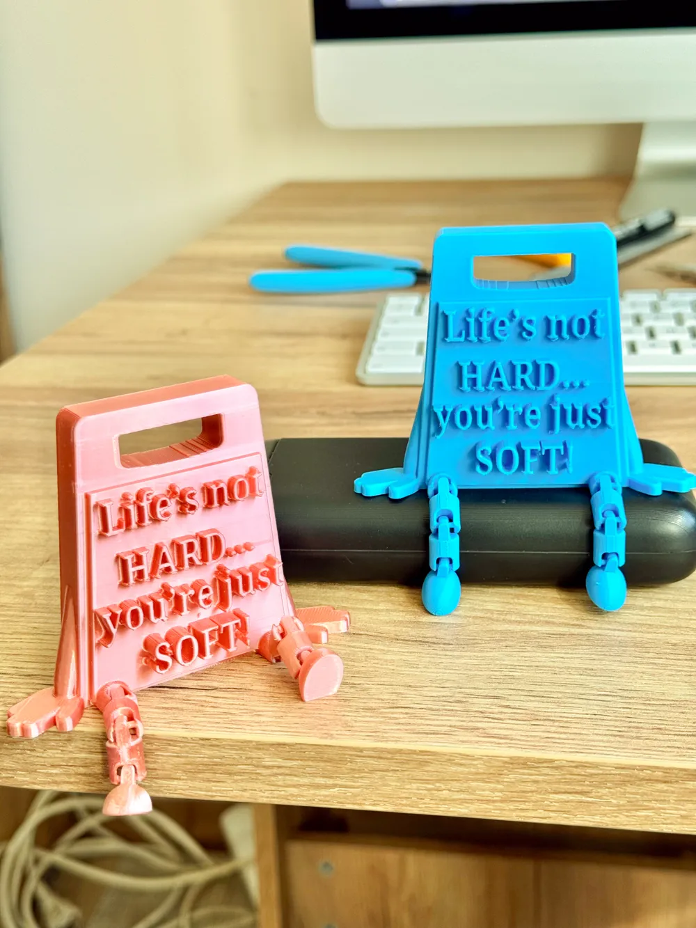 Funny Articulated Sign Buddy - Free 3D Print Model - MakerWorld