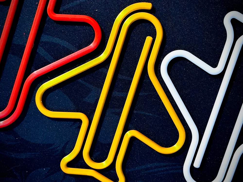 Giant airplane paper clip by vlycser - MakerWorld