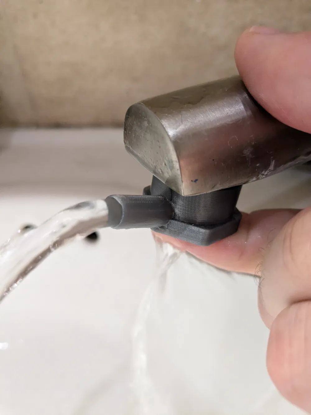 Bathroom sink aerator shell with water fountain by Maq3D - MakerWorld