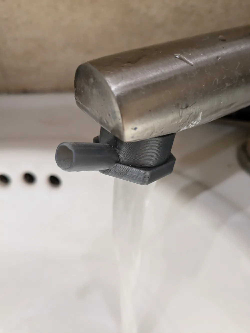Bathroom sink aerator shell with water fountain by Maq3D - MakerWorld