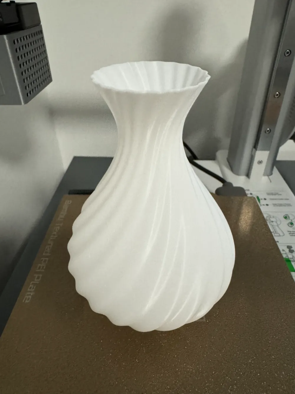 Twist Vase by Roxana87 - MakerWorld