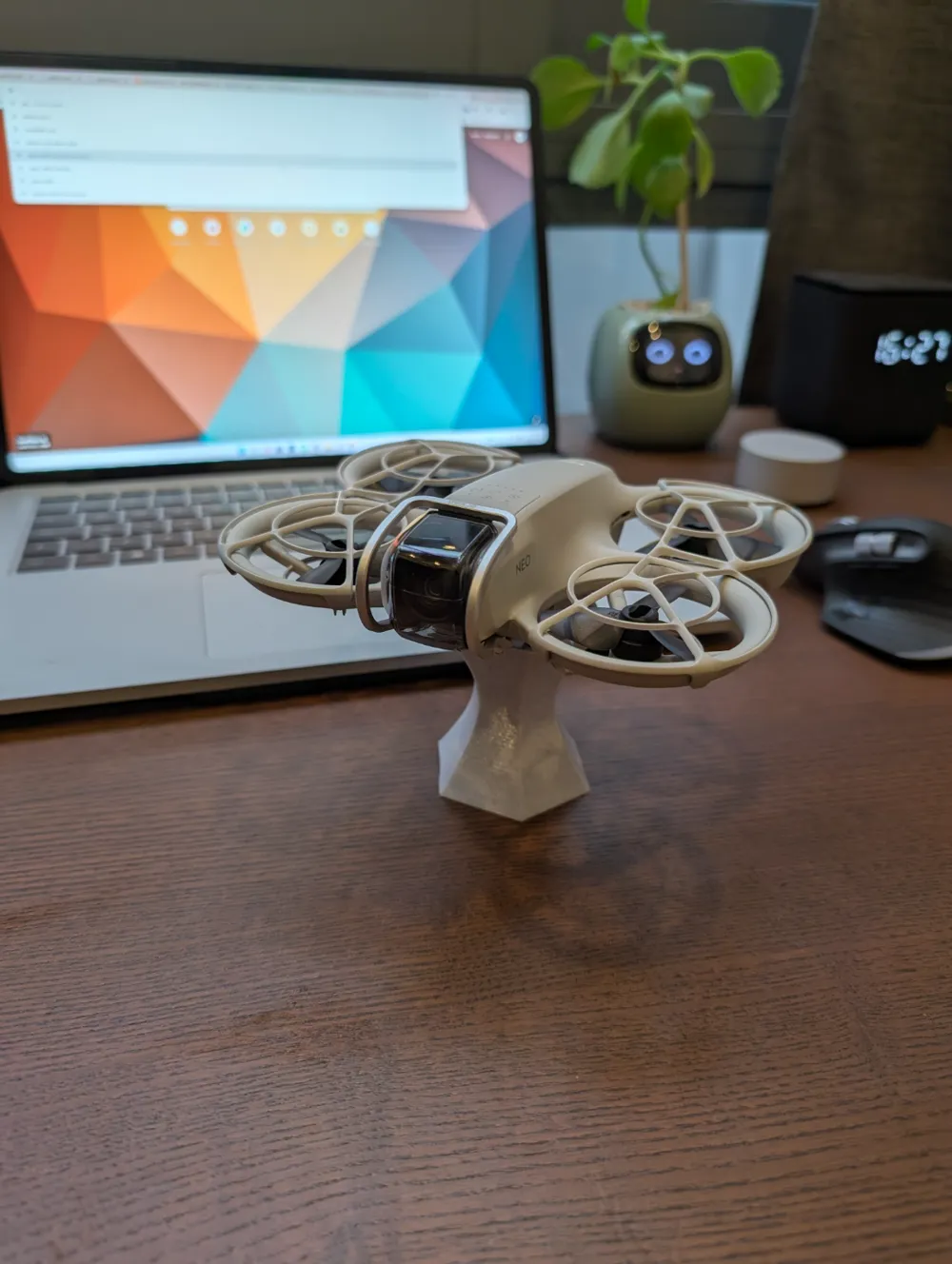 DJI Neo simple display stand by iRupert - MakerWorld