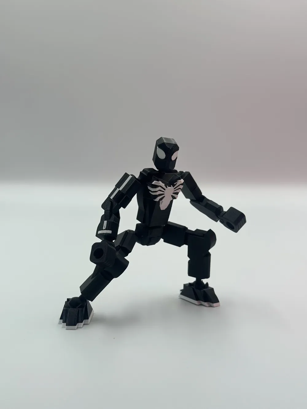 Articulated Spiderman Venom suit - Free 3D Print Model - MakerWorld