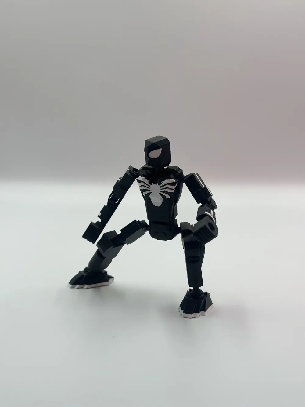 Articulated Spiderman Venom suit - Free 3D Print Model - MakerWorld