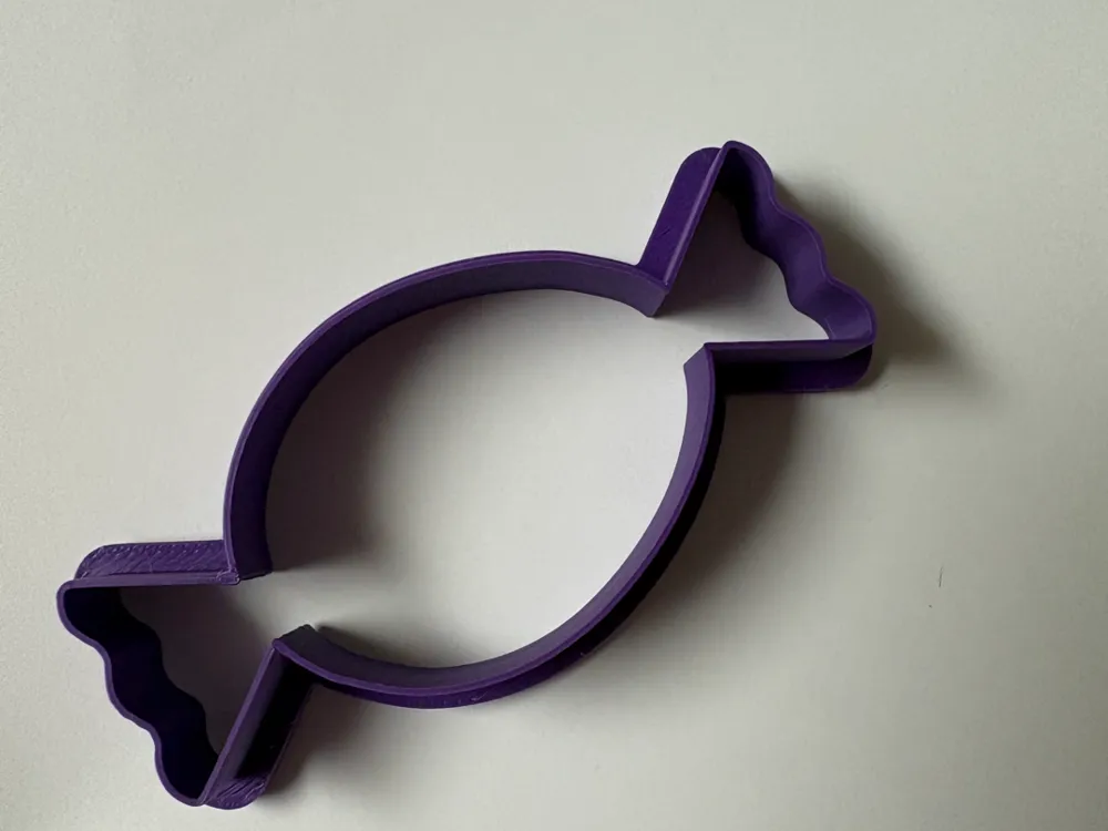 Wrapped Candy Cookie Cutter (outline) - Free 3D Print Model - MakerWorld