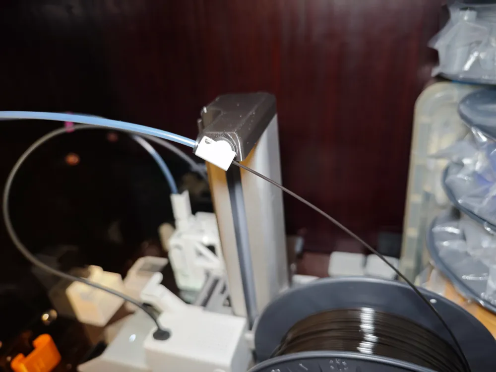 A1 mini Z axis hat centered PTFE guide by ViktorSGM - MakerWorld