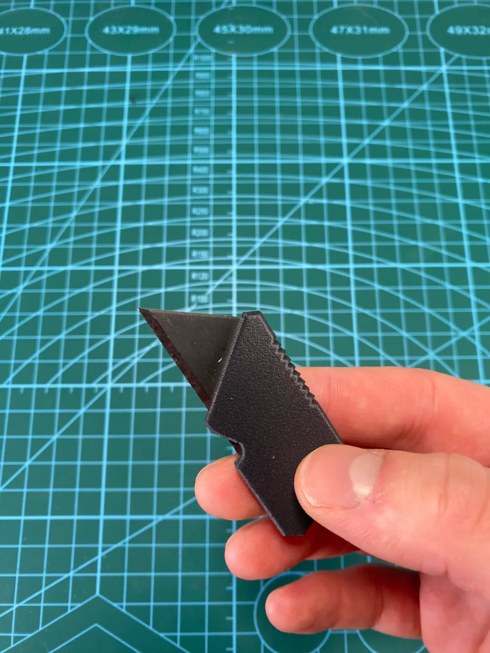 Simple trapezoid knife (easy mount and print) by zzzzzzx - MakerWorld