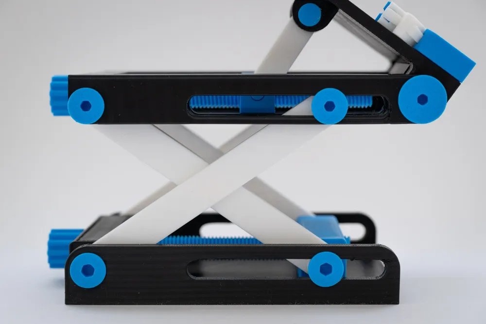 Tilt-lift table with fractal vice(100% 3D printed) by sdaendi ...