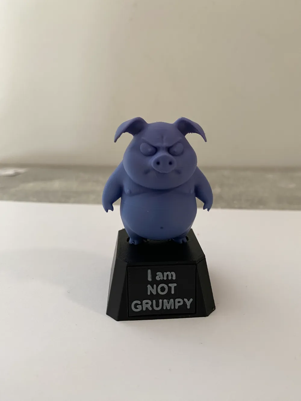 Podium for GRUMPY PIG by Pedderick Designs - MakerWorld