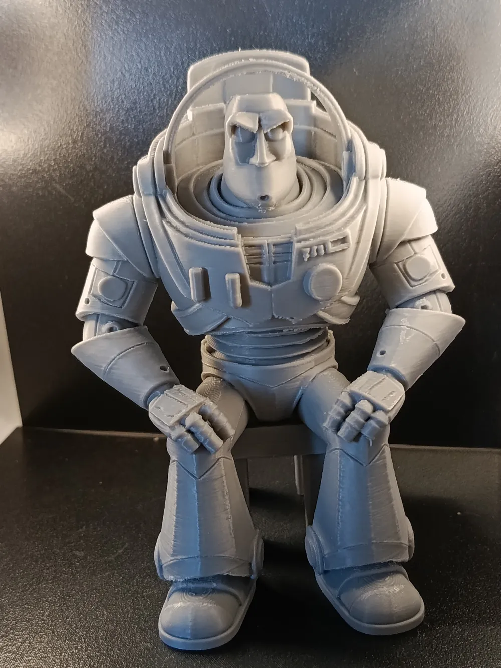 Buzz V2, seated on a chair by Neoflix3d MakerWorld: Download Free 3D Models