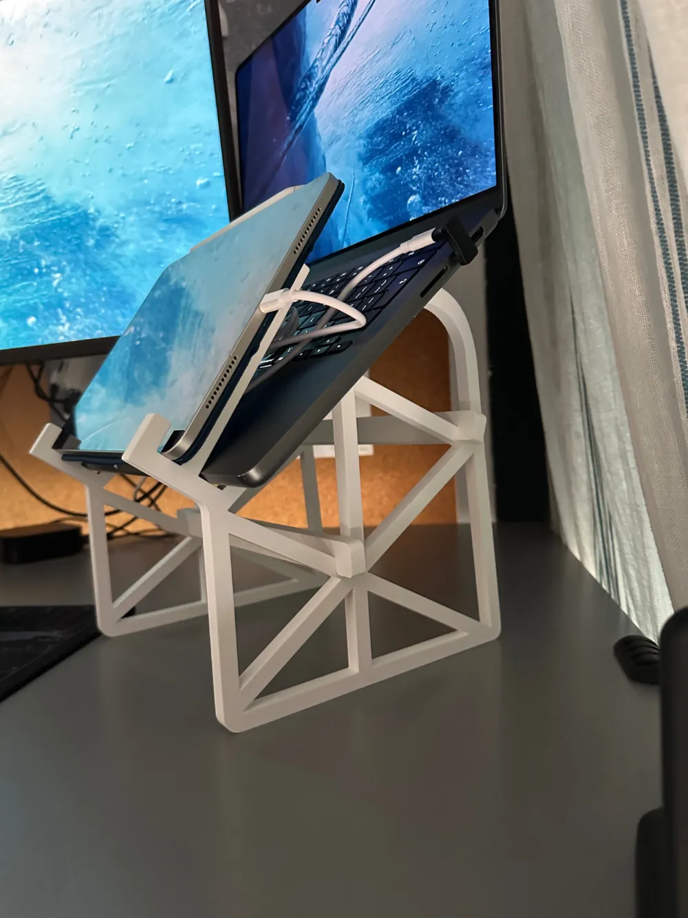 Macbook and iPad Raised Stand - portable by alexpcosta - MakerWorld