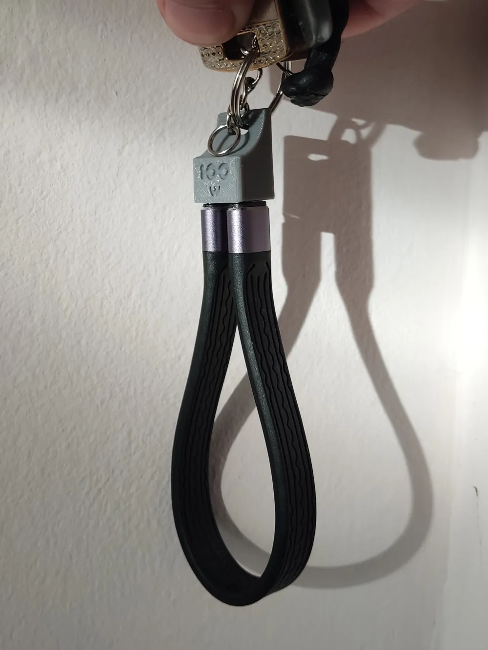 Strong grip USB-C cable holder keychain - Free 3D Print Model - MakerWorld