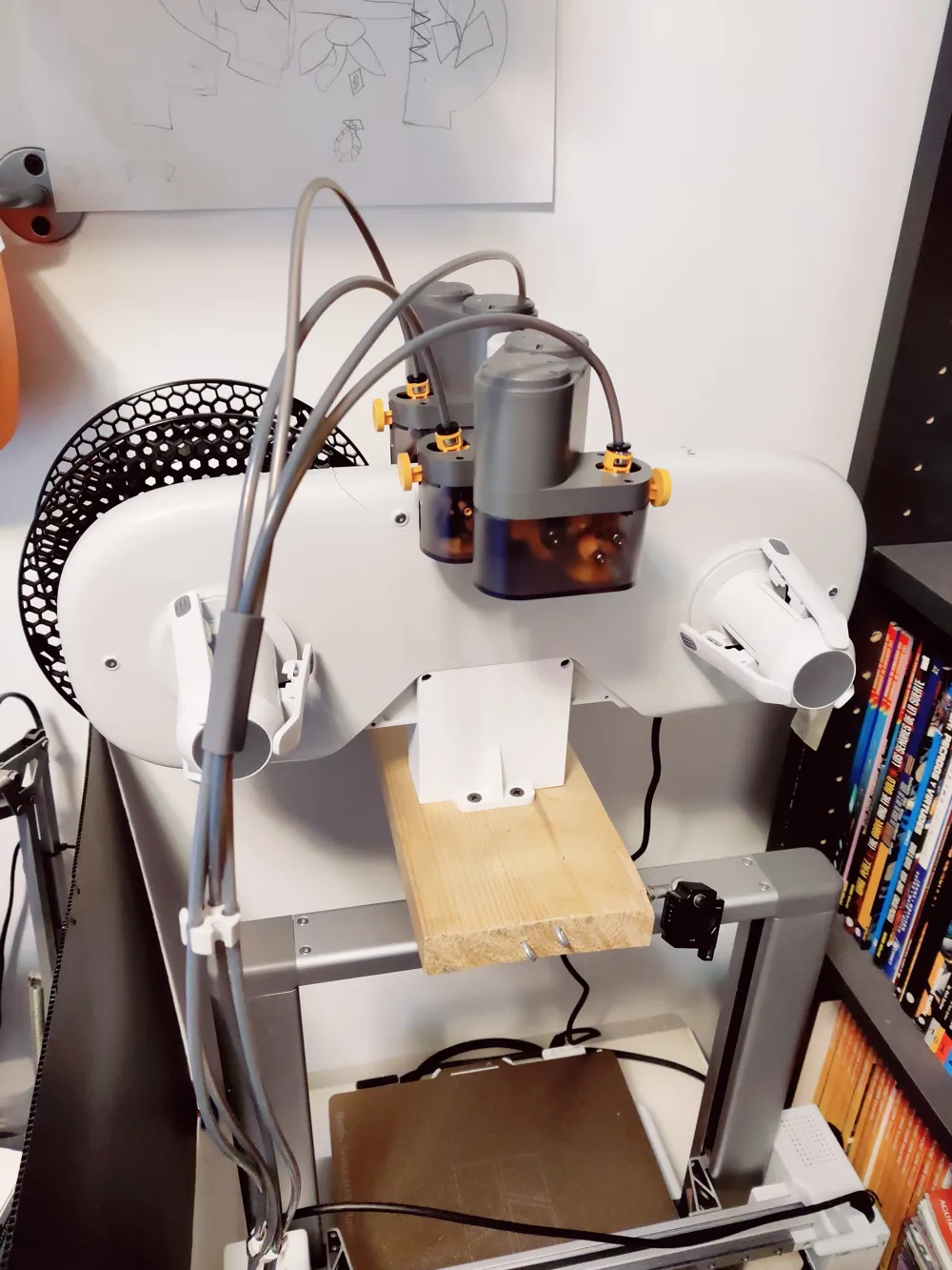 AMS Lite 顶部支架螺丝固定 - 免费 3D 打印模型 - MakerWorld