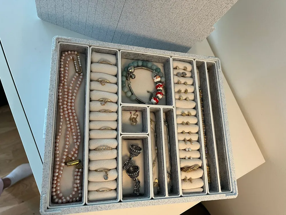 Luxurious Padded Gridfinity Jewelry Box - Free 3D Print Model - MakerWorld