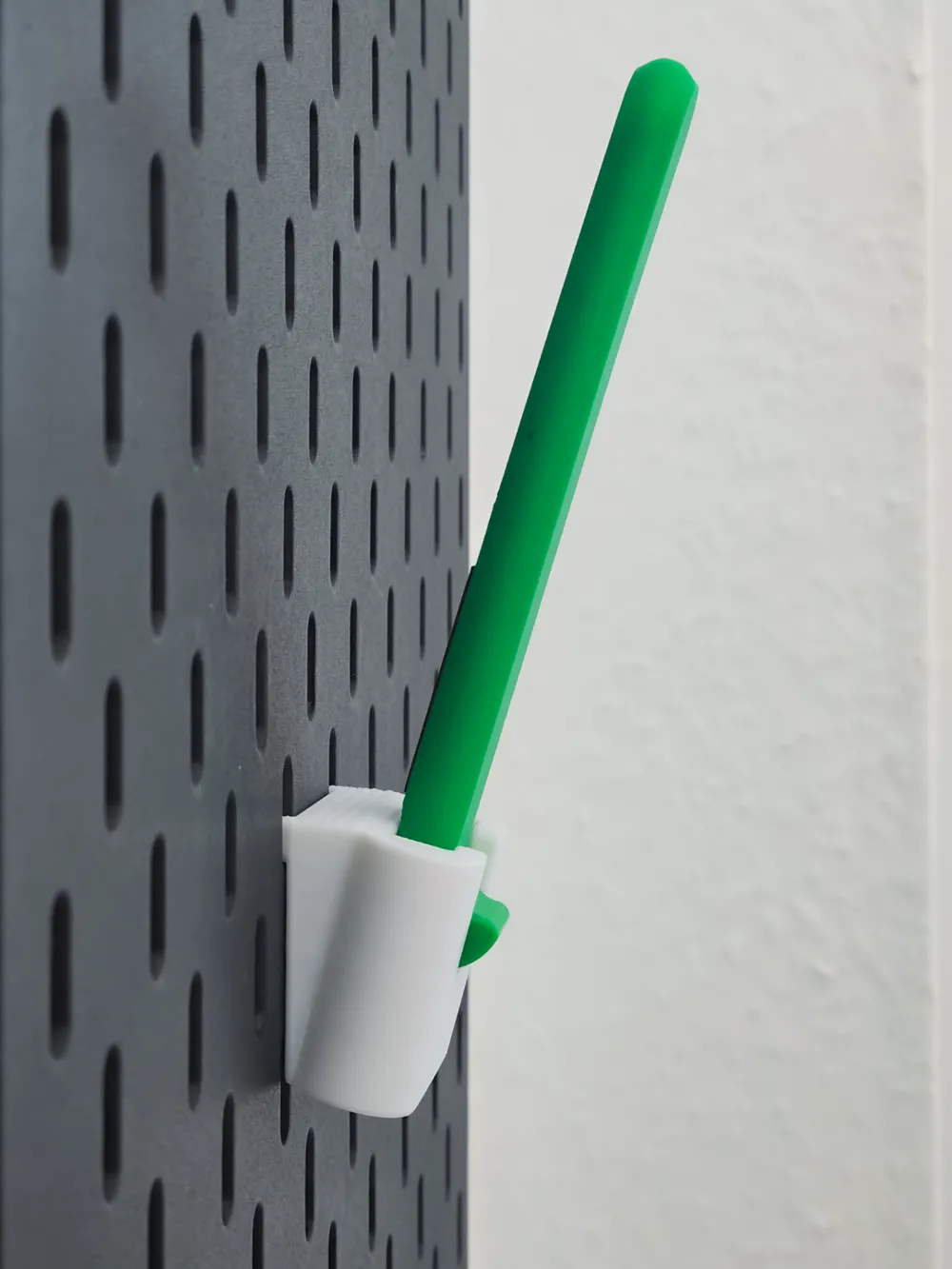 Skadis Angled Bambu Scraper Grip Holder by AU3D MakerWorld: Download ...