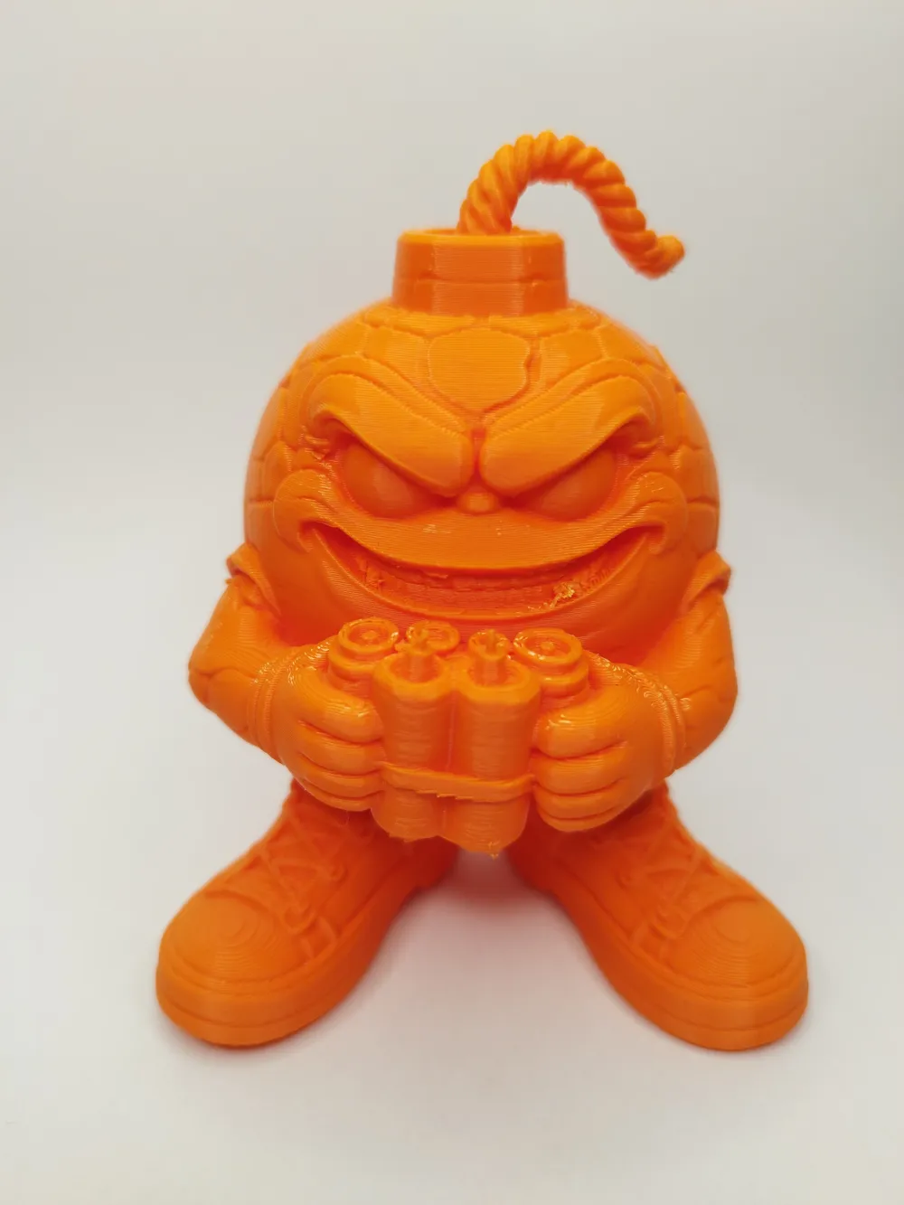 #3 BOOMB – Desk Attitude|Figura Decorativa de Escritorio - Modelo de ...