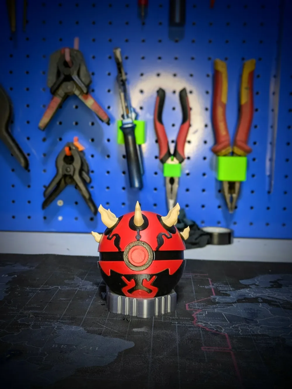Darth Maul Pokeball - Multipart by Gumnut Forge MakerWorld: Download Free 3D Models